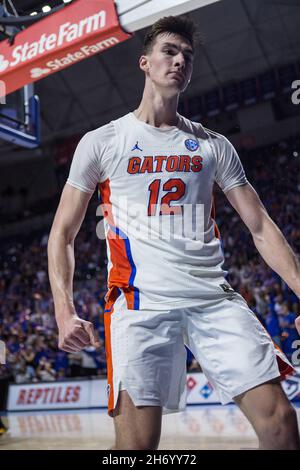 Florida forward Colin Castleton (12) drives on Missouri Tigers forward ...