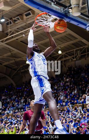 Duke center Mark Williams (15) dunks against Virgina during an NCAA ...
