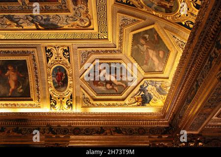 PARIS, FRANCE, SEPEMBER 17, 2011 : interiors architectural details of ...