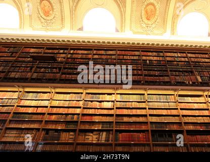 PARIS, FRANCE, SEPEMBER 17, 2011 : interiors architectural details of ...