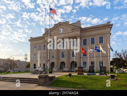 Olney, Illinois, USA - October 1, 2021: The Richland County Courthouse ...