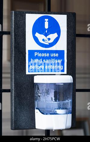 Hand sanitiser dispenser sign for customer use to wash hands Stock ...