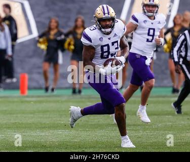 Washington Huskies tight end Devin Culp (83) celebrates with Washington ...
