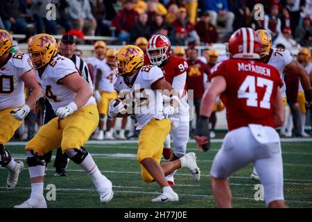 Minnesota tight end Brevyn Spann-Ford runs the 40-yard dash at the NFL ...