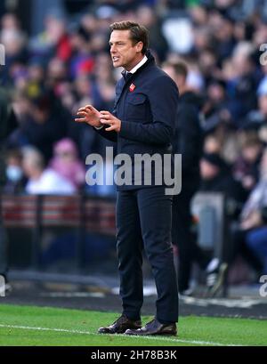 Bournemouth manager Scott Parker on the pitch before the Premier League ...