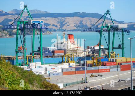 Container ship loading at Lyttelton, Lyttelton Harbour, Bank's ...