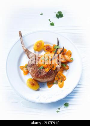 Vanilla carrots and a lamb chop Stock Photo - Alamy