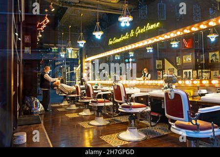 view inside barber shop in florence italy Stock Photo - Alamy
