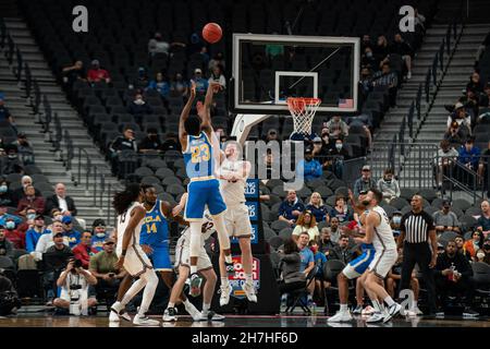 Bellarmine guard Garrett Tipton (10) looks for help as Louisville guard ...