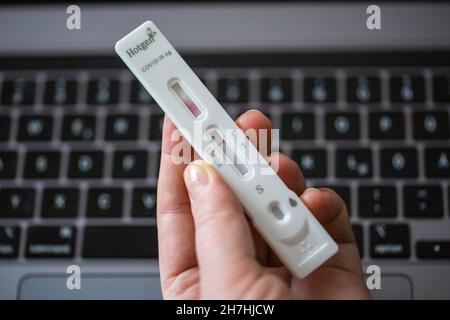 ILLUSTRATION - 22 November 2021, Berlin: A person holds a SARS-CoV-2 ...