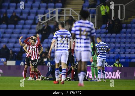 John Fleck #4 of Sheffield United goes down injured during the Sky Bet ...