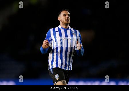 Lee Gregory #9 of Sheffield Wednesday Celebrates scoring a goal to make ...
