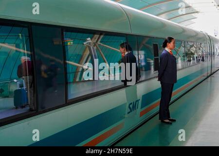 Shanghai Transrapid Maglev Shanghai maglev train stop train station ...