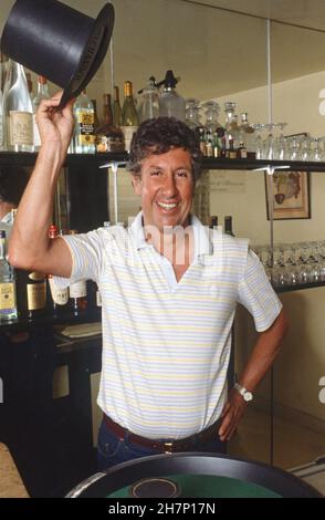 Stéphane Collaro, at home in Paris, with his "Cocoricocoboy" acolytes ...