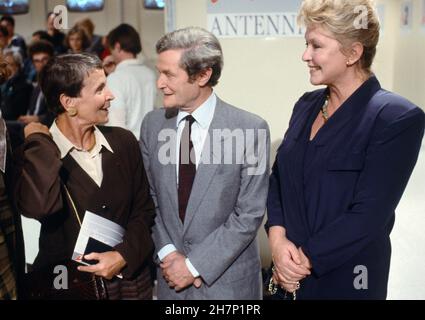 Professor Léon Schwartzenberg on the set of the political TV show "L ...