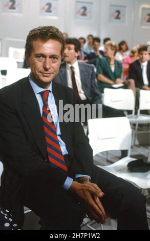 Dominique Baudis attending the political TV show "L'heure de vérité" on ...