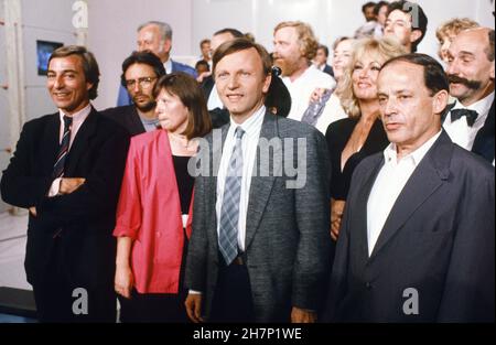 Antoine Waechter on the set of the political TV show "L'heure de vérité ...