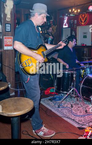 Martin Friedenstab (voc, guit), Nancho Carlos (drms, voc), Michi Weber ...