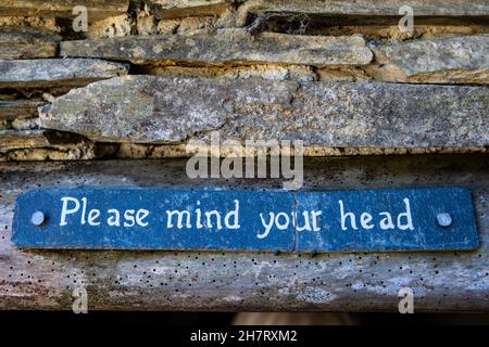 Please mind your head signage Stock Photo - Alamy