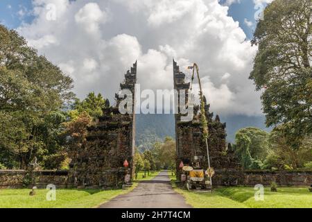 Traditional Balinese split gates candi bentar. Bedugul, Gianyar, Bali ...