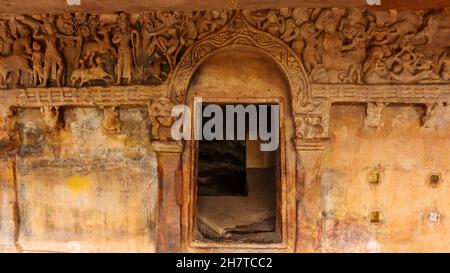 Cave 1 : Rani Gumpha, Queen's Cave. Ramayana scenes carvings on door ...