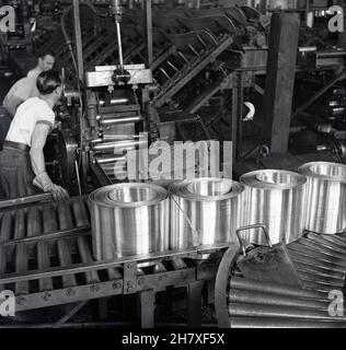 1950s historical, factory workers of the Pressed Steel Company, Cowley ...