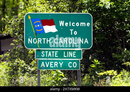 A sign at the North Carolina and Tennessee state line at Great Smoky ...