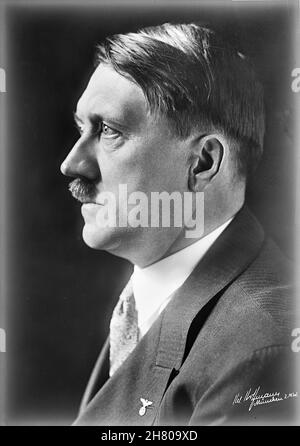 ADOLF HITLER FORMAL STUDIO PORTRAIT 1920's B&W studio posed portrait ...