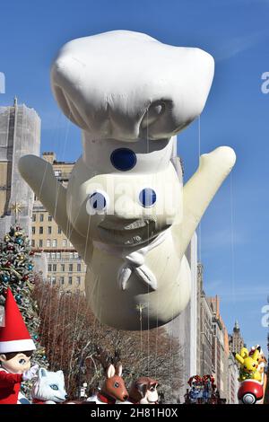 The Pillsbury Doughboy, Balloon out and about for Macy's Thanksgiving ...