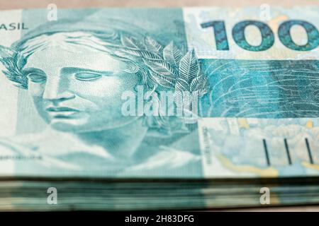 Brazilian Money File, 100 Reais Banknotes Stock Photo - Alamy