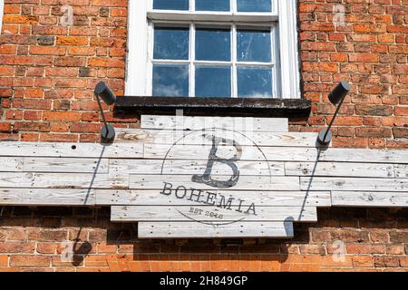 Pub courtyard, St Neots, Cambridgeshire Stock Photo - Alamy