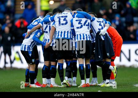 Players of Sheffield Wednesday huddle before kick off Stock Photo - Alamy