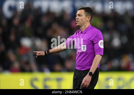 Referee Tony Harrington during the game Stock Photo - Alamy