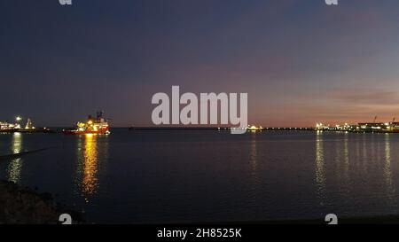 Peterhead bay ay sunset Stock Photo - Alamy