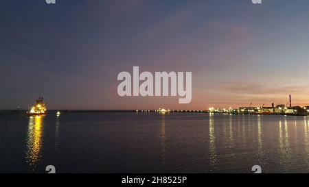 Peterhead bay ay sunset Stock Photo - Alamy
