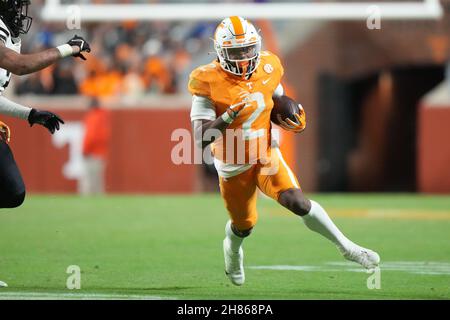 November 27, 2021: Jabari Small #2 of the Tennessee Volunteers runs for ...