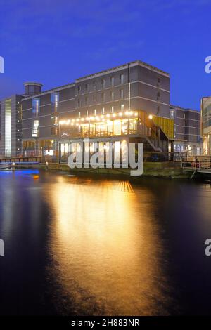 Leeds Dock at night with the new Canary Bar & Kitchen Stock Photo - Alamy