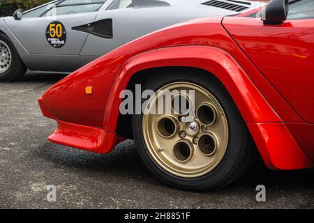 A red Lamborghini Countach LP400S Stock Photo - Alamy