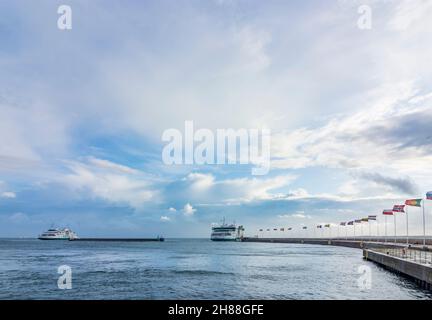 Helsingborg: Helsingborg harbor, ferries to Helsingör, strait Öresund ...