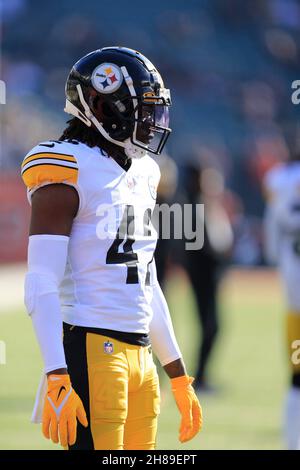Pittsburgh Steelers cornerback James Pierre (42) defends near the line ...