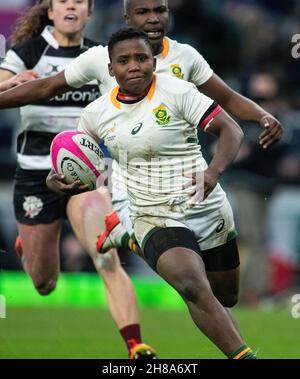 LONDON, ENGLAND - NOVEMBER 27: Springbok Zenay Jordaan (C) celebrating ...