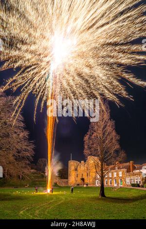 Tonbridge, Kent, England, 28 November 2021. Christmas lights switch on ...