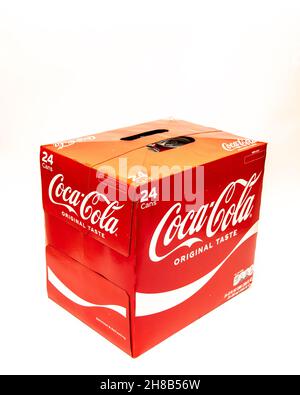 coca cola can cardboard box display Stock Photo - Alamy