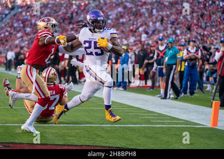 Minnesota Vikings running back Alexander Mattison (25) rushes against ...