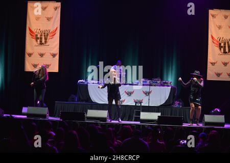 Joi Marshall, Tonya Kelly and Myracle Holloway of R&B group Jade pose ...