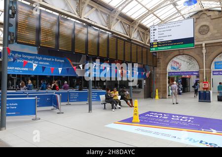 The interior of Sheffield Train Station, Sheffield City Centre South ...