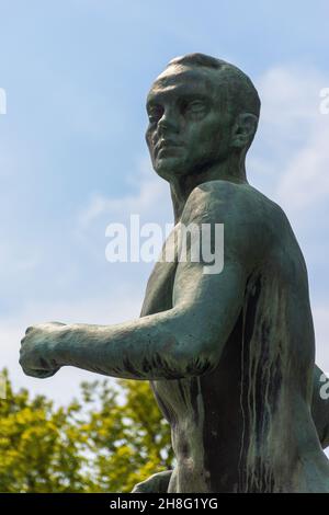 Statue of Paavo Nurmi, the Flying Finn Stock Photo - Alamy
