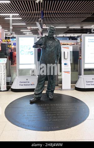 The Plumber's Apprentice statue, Cannon Street station in City of ...