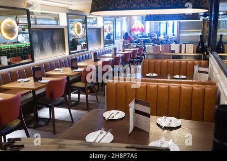 Interesting interior of cozy urban restaurant Stock Photo - Alamy