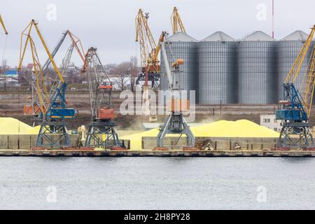 Huge stockpile of industrial sulfur that will be shipped around world ...